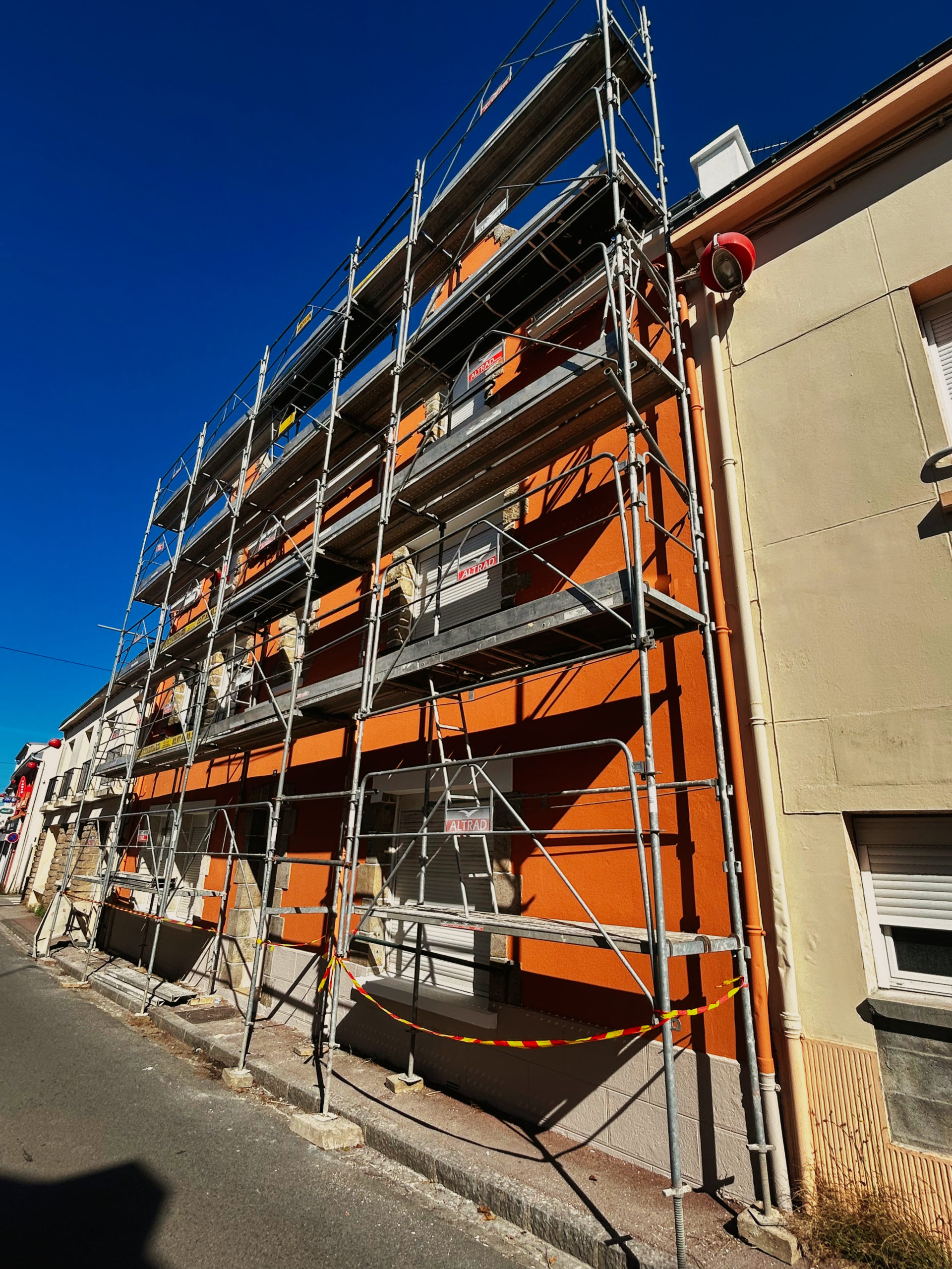 Échafaudage de type façadier ravalement de façade à Lanester - Euro ...